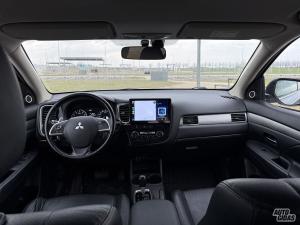 Grey Mitsubishi Outlander 2015 in Marijampole, with an engine capacity of 2.00 L and mileage of 293 thousand km for 9500 €, photo 15 on AUTOMOTO.COM.LV