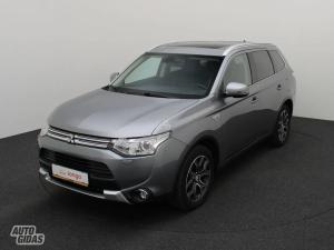 Grey Mitsubishi Outlander 2015 in Vilnius, with an engine capacity of 2.00 L and mileage of 227 thousand km for 10499 €, photo  on AUTOMOTO.COM.LV