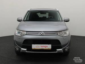 Grey Mitsubishi Outlander 2015 in Vilnius, with an engine capacity of 2.00 L and mileage of 227 thousand km for 10499 €, photo 4 on AUTOMOTO.COM.LV