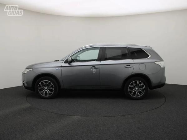 Grey Mitsubishi Outlander 2015 in Vilnius, with an engine capacity of 2.00 L and mileage of 227 thousand km for 10499 €, photo 6 on AUTOMOTO.COM.LV