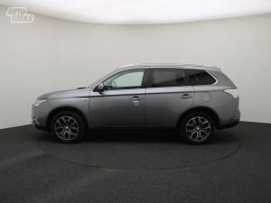 Grey Mitsubishi Outlander 2015 in Vilnius, with an engine capacity of 2.00 L and mileage of 227 thousand km for 10499 €, photo 7 on AUTOMOTO.COM.LV