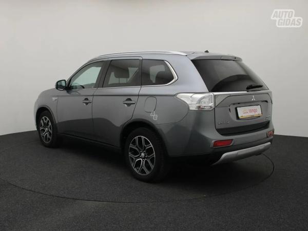 Grey Mitsubishi Outlander 2015 in Vilnius, with an engine capacity of 2.00 L and mileage of 227 thousand km for 10499 €, photo 7 on AUTOMOTO.COM.LV