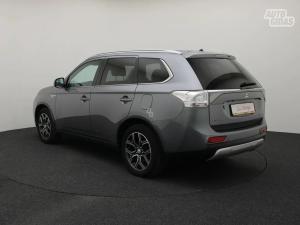 Grey Mitsubishi Outlander 2015 in Vilnius, with an engine capacity of 2.00 L and mileage of 227 thousand km for 10499 €, photo 8 on AUTOMOTO.COM.LV