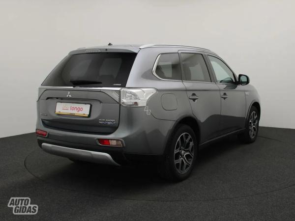 Grey Mitsubishi Outlander 2015 in Vilnius, with an engine capacity of 2.00 L and mileage of 227 thousand km for 10499 €, photo 8 on AUTOMOTO.COM.LV
