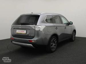 Grey Mitsubishi Outlander 2015 in Vilnius, with an engine capacity of 2.00 L and mileage of 227 thousand km for 10499 €, photo 9 on AUTOMOTO.COM.LV