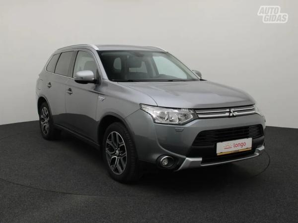 Grey Mitsubishi Outlander 2015 in Vilnius, with an engine capacity of 2.00 L and mileage of 227 thousand km for 10499 €, photo 10 on AUTOMOTO.COM.LV