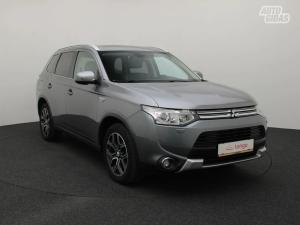 Grey Mitsubishi Outlander 2015 in Vilnius, with an engine capacity of 2.00 L and mileage of 227 thousand km for 10499 €, photo 11 on AUTOMOTO.COM.LV