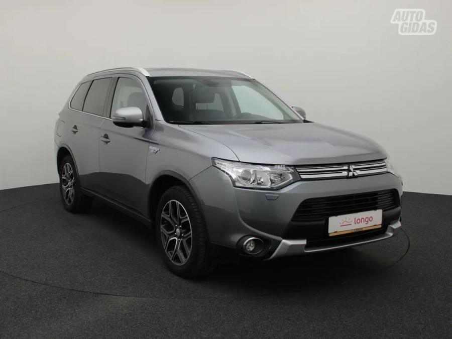 Grey Mitsubishi Outlander 2015 in Vilnius, with an engine capacity of 2.00 L and mileage of 227 thousand km for 10499 €, photo 11 on AUTOMOTO.COM.LV