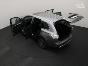 Grey Mitsubishi Outlander 2015 in Vilnius, with an engine capacity of 2.00 L and mileage of 227 thousand km for 10499 €, photo 14 on AUTOMOTO.COM.LV
