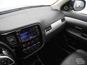 Grey Mitsubishi Outlander 2015 in Vilnius, with an engine capacity of 2.00 L and mileage of 227 thousand km for 10499 €, photo 22 on AUTOMOTO.COM.LV