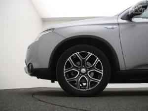 Grey Mitsubishi Outlander 2015 in Vilnius, with an engine capacity of 2.00 L and mileage of 227 thousand km for 10499 €, photo 28 on AUTOMOTO.COM.LV