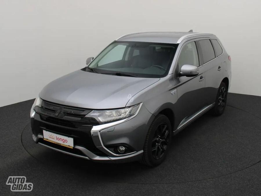 Grey Mitsubishi Outlander 2015 in Vilnius, with an engine capacity of 2.00 L and mileage of 253 thousand km for 11899 €, photo 1 on AUTOMOTO.COM.LV