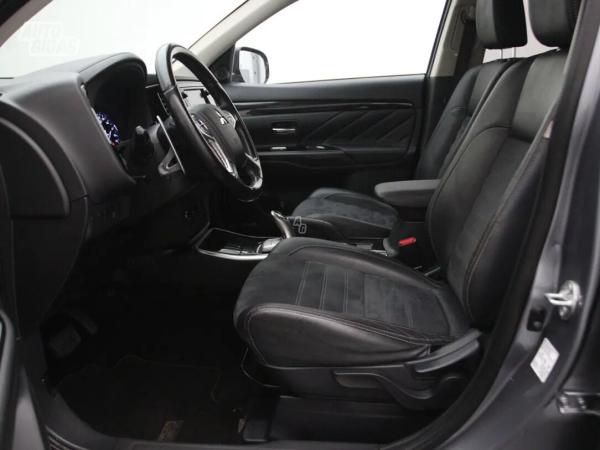 Pelēks Mitsubishi Outlander 2015 Viļņa, ar dzinēja tilpumu 2.00 L un nobraukumu 253 tūkst. km par 11899 €, foto 4 vietnē AUTOMOTO.COM.LV