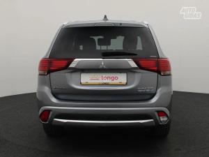 Grey Mitsubishi Outlander 2015 in Vilnius, with an engine capacity of 2.00 L and mileage of 253 thousand km for 11899 €, photo 6 on AUTOMOTO.COM.LV