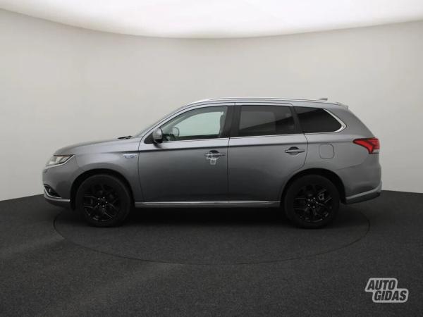Pelēks Mitsubishi Outlander 2015 Viļņa, ar dzinēja tilpumu 2.00 L un nobraukumu 253 tūkst. km par 11899 €, foto 6 vietnē AUTOMOTO.COM.LV
