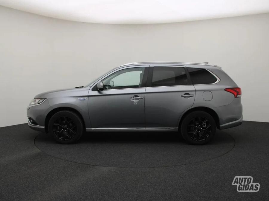 Grey Mitsubishi Outlander 2015 in Vilnius, with an engine capacity of 2.00 L and mileage of 253 thousand km for 11899 €, photo 7 on AUTOMOTO.COM.LV