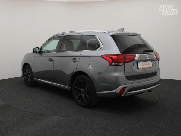 Pelēks Mitsubishi Outlander 2015 Viļņa, ar dzinēja tilpumu 2.00 L un nobraukumu 253 tūkst. km par 11899 €, foto 7 vietnē AUTOMOTO.COM.LV