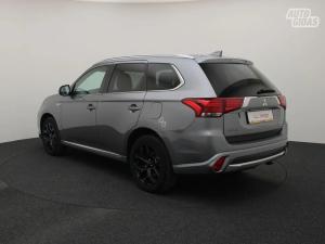 Grey Mitsubishi Outlander 2015 in Vilnius, with an engine capacity of 2.00 L and mileage of 253 thousand km for 11899 €, photo 8 on AUTOMOTO.COM.LV