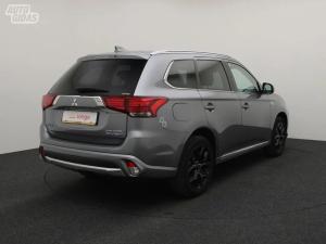 Grey Mitsubishi Outlander 2015 in Vilnius, with an engine capacity of 2.00 L and mileage of 253 thousand km for 11899 €, photo 9 on AUTOMOTO.COM.LV