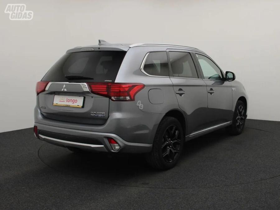 Grey Mitsubishi Outlander 2015 in Vilnius, with an engine capacity of 2.00 L and mileage of 253 thousand km for 11899 €, photo 9 on AUTOMOTO.COM.LV