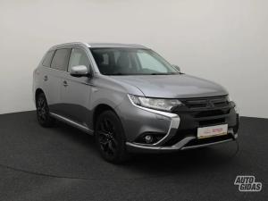 Grey Mitsubishi Outlander 2015 in Vilnius, with an engine capacity of 2.00 L and mileage of 253 thousand km for 11899 €, photo 11 on AUTOMOTO.COM.LV