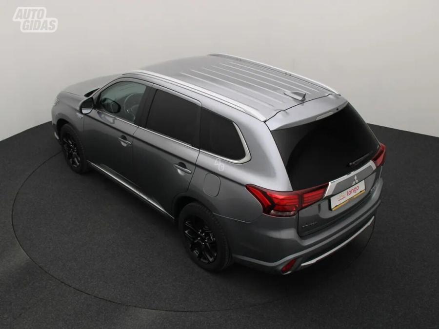 Grey Mitsubishi Outlander 2015 in Vilnius, with an engine capacity of 2.00 L and mileage of 253 thousand km for 11899 €, photo 13 on AUTOMOTO.COM.LV