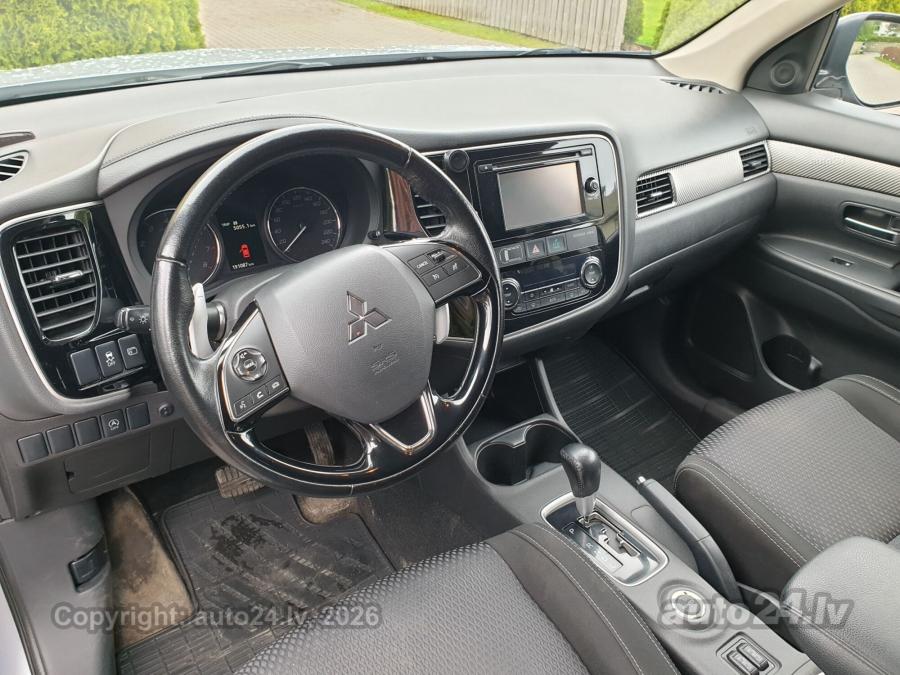 Grey Mitsubishi Outlander 2015 in Tallinn, with an engine capacity of 2.00 L and mileage of 191 thousand km for 11000 €, photo 12 on AUTOMOTO.COM.LV