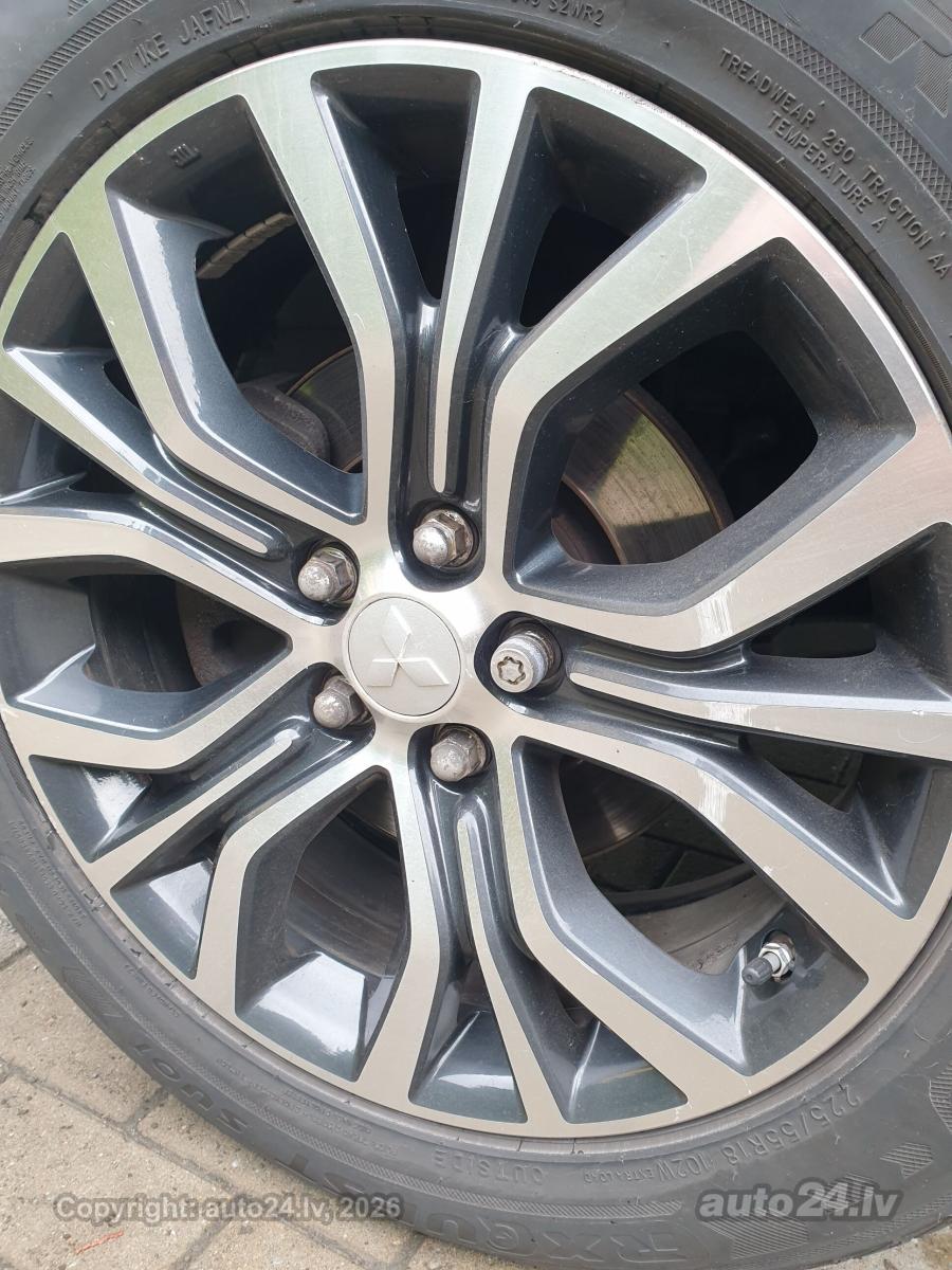 Grey Mitsubishi Outlander 2015 in Tallinn, with an engine capacity of 2.00 L and mileage of 191 thousand km for 11000 €, photo 13 on AUTOMOTO.COM.LV