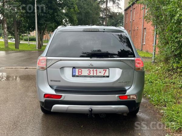 Pelēks Mitsubishi Outlander 2015 Rīga, ar dzinēja tilpumu 2.30 L un nobraukumu 0 tūkst. km par 5790 €, foto 4 vietnē AUTOMOTO.COM.LV