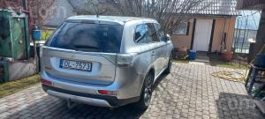 Pelēks Mitsubishi Outlander 2015 Rīga, ar dzinēja tilpumu 2.20 L un nobraukumu 301 tūkst. km par 8300 €, foto 5 vietnē AUTOMOTO.COM.LV