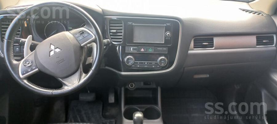 Pelēks Mitsubishi Outlander 2015 Rīga, ar dzinēja tilpumu 2.20 L un nobraukumu 301 tūkst. km par 8300 €, foto 7 vietnē AUTOMOTO.COM.LV