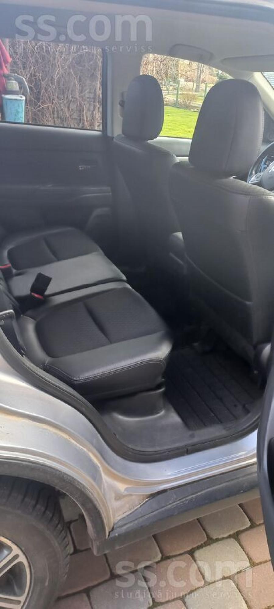 Pelēks Mitsubishi Outlander 2015 Rīga, ar dzinēja tilpumu 2.20 L un nobraukumu 301 tūkst. km par 8300 €, foto 10 vietnē AUTOMOTO.COM.LV