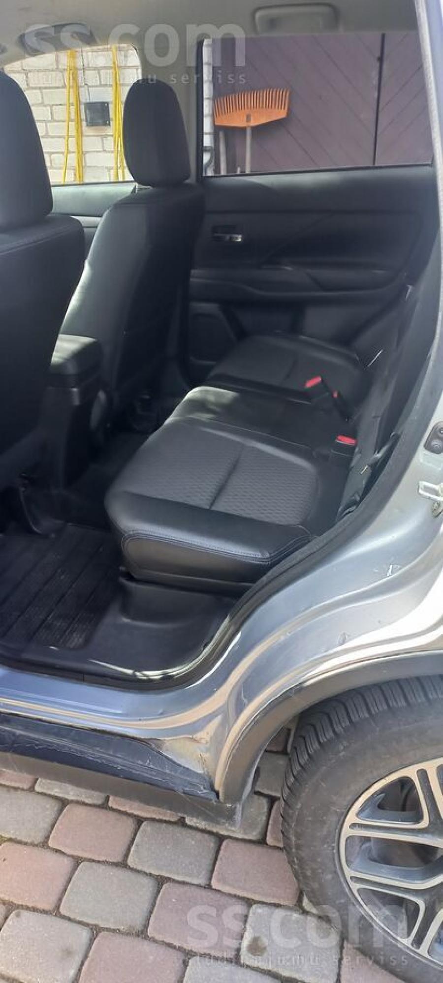 Pelēks Mitsubishi Outlander 2015 Rīga, ar dzinēja tilpumu 2.20 L un nobraukumu 301 tūkst. km par 8300 €, foto 12 vietnē AUTOMOTO.COM.LV