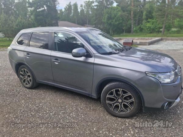 Pelēks Mitsubishi Outlander 2015 Tallina, ar dzinēja tilpumu 2.30 L un nobraukumu 313 tūkst. km par 7250 €, foto 3 vietnē AUTOMOTO.COM.LV