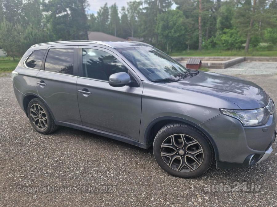 Pelēks Mitsubishi Outlander 2015 Tallina, ar dzinēja tilpumu 2.30 L un nobraukumu 313 tūkst. km par 7250 €, foto 4 vietnē AUTOMOTO.COM.LV