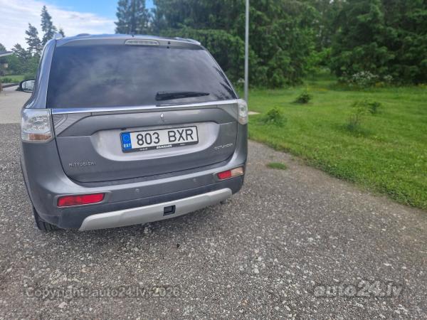 Pelēks Mitsubishi Outlander 2015 Tallina, ar dzinēja tilpumu 2.30 L un nobraukumu 313 tūkst. km par 7250 €, foto 4 vietnē AUTOMOTO.COM.LV