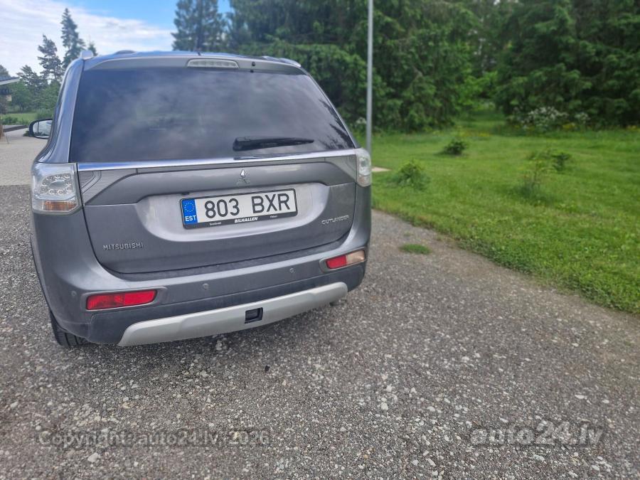 Pelēks Mitsubishi Outlander 2015 Tallina, ar dzinēja tilpumu 2.30 L un nobraukumu 313 tūkst. km par 7250 €, foto 5 vietnē AUTOMOTO.COM.LV