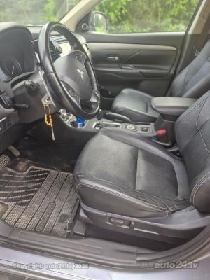 Pelēks Mitsubishi Outlander 2015 Tallina, ar dzinēja tilpumu 2.30 L un nobraukumu 313 tūkst. km par 7250 €, foto 6 vietnē AUTOMOTO.COM.LV