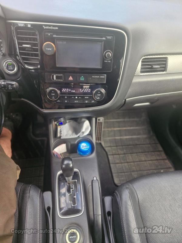 Pelēks Mitsubishi Outlander 2015 Tallina, ar dzinēja tilpumu 2.30 L un nobraukumu 313 tūkst. km par 7250 €, foto 8 vietnē AUTOMOTO.COM.LV