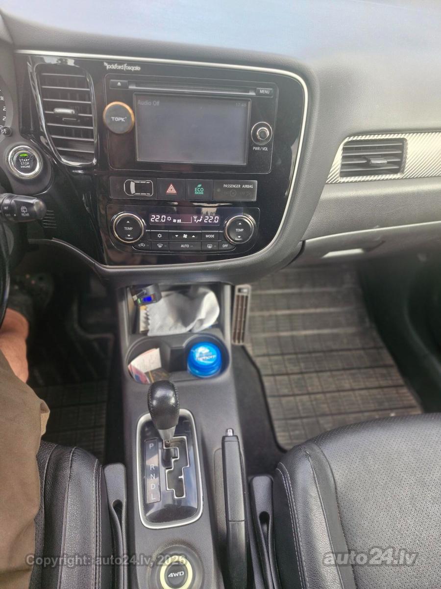 Pelēks Mitsubishi Outlander 2015 Tallina, ar dzinēja tilpumu 2.30 L un nobraukumu 313 tūkst. km par 7250 €, foto 9 vietnē AUTOMOTO.COM.LV