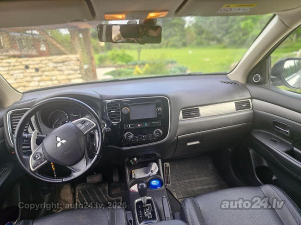 Pelēks Mitsubishi Outlander 2015 Tallina, ar dzinēja tilpumu 2.30 L un nobraukumu 313 tūkst. km par 7250 €, foto 9 vietnē AUTOMOTO.COM.LV
