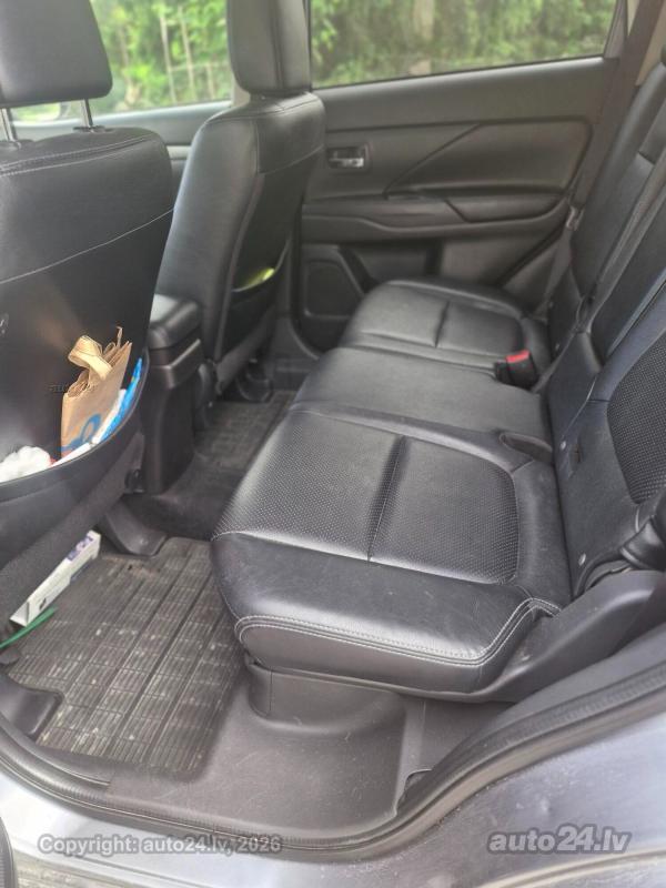 Pelēks Mitsubishi Outlander 2015 Tallina, ar dzinēja tilpumu 2.30 L un nobraukumu 313 tūkst. km par 7250 €, foto 10 vietnē AUTOMOTO.COM.LV