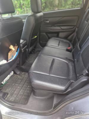 Pelēks Mitsubishi Outlander 2015 Tallina, ar dzinēja tilpumu 2.30 L un nobraukumu 313 tūkst. km par 7250 €, foto 11 vietnē AUTOMOTO.COM.LV