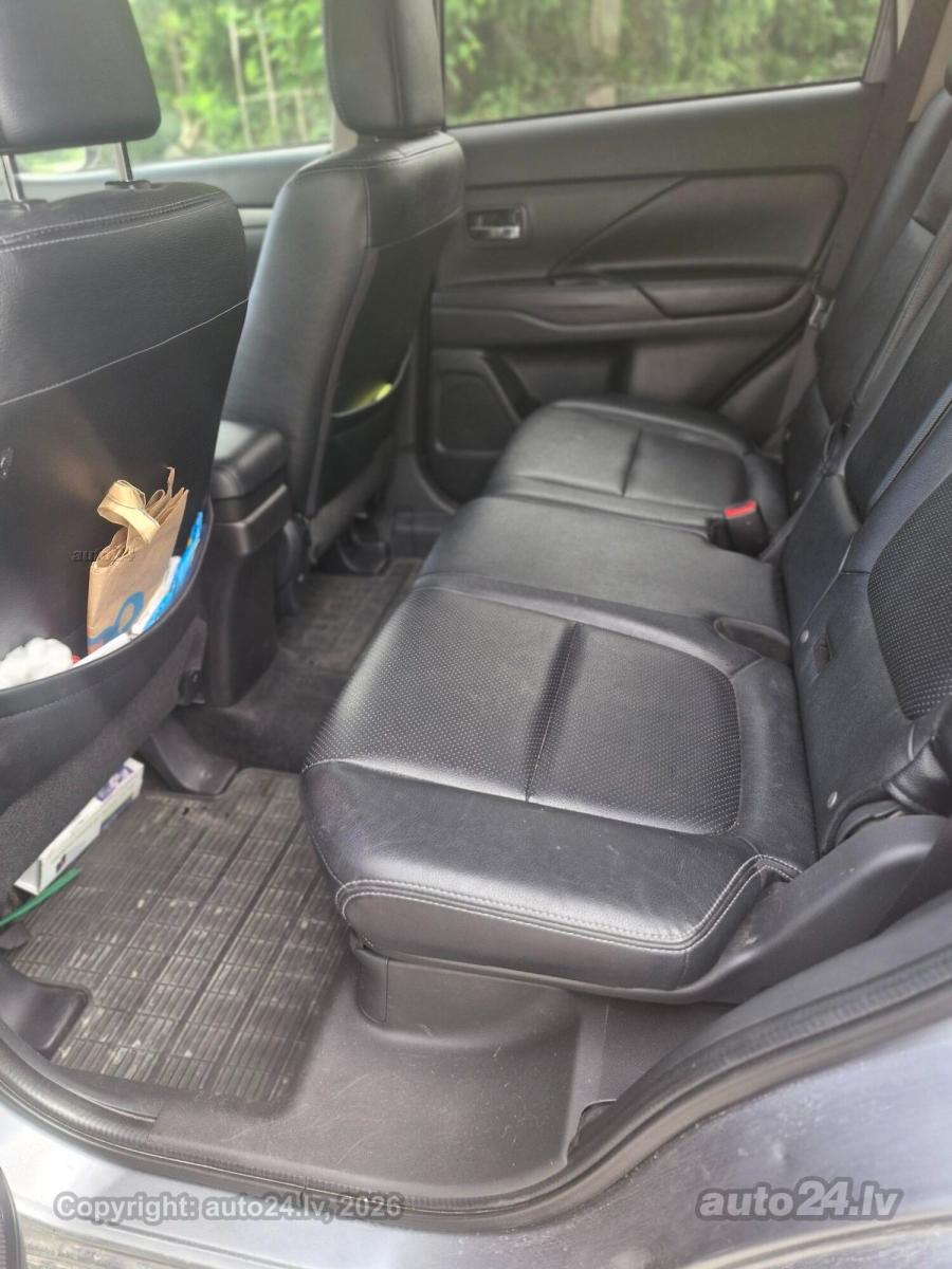 Pelēks Mitsubishi Outlander 2015 Tallina, ar dzinēja tilpumu 2.30 L un nobraukumu 313 tūkst. km par 7250 €, foto 11 vietnē AUTOMOTO.COM.LV
