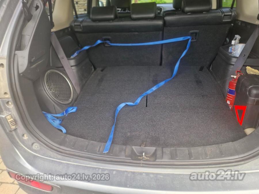 Pelēks Mitsubishi Outlander 2015 Tallina, ar dzinēja tilpumu 2.30 L un nobraukumu 313 tūkst. km par 7250 €, foto 12 vietnē AUTOMOTO.COM.LV