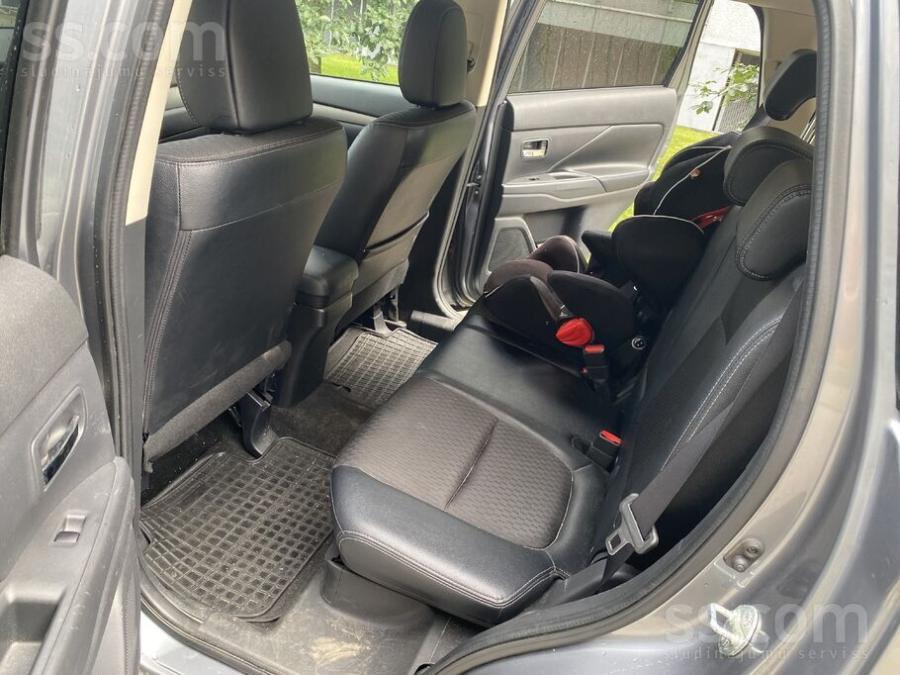 Grey Mitsubishi Outlander 2015 in Riga, with an engine capacity of 2.30 L and mileage of 241 thousand km for 8350 €, photo 4 on AUTOMOTO.COM.LV