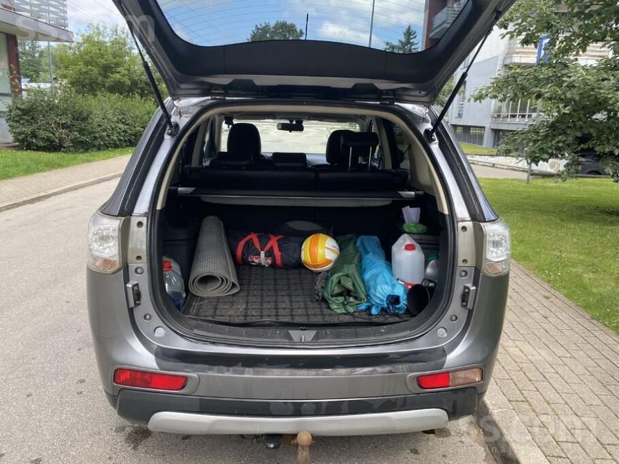 Grey Mitsubishi Outlander 2015 in Riga, with an engine capacity of 2.30 L and mileage of 241 thousand km for 8350 €, photo 7 on AUTOMOTO.COM.LV