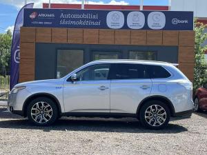 Pelēks Mitsubishi Outlander 2015 Kauņa, ar dzinēja tilpumu 2.00 L un nobraukumu 263 tūkst. km par 8999 €, foto  vietnē AUTOMOTO.COM.LV