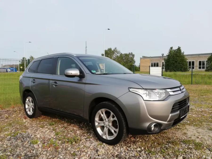 Grey Mitsubishi Outlander 2015 in Saldus, with an engine capacity of 2.20 L and mileage of 189 thousand km for 8500 €, photo 4 on AUTOMOTO.COM.LV