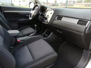 Grey Mitsubishi Outlander 2015 in Saldus, with an engine capacity of 2.20 L and mileage of 189 thousand km for 8500 €, photo 6 on AUTOMOTO.COM.LV